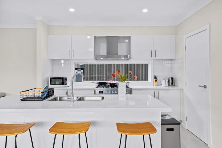 Leppington Two-level 4br Near Village & Woolworths - Saint Andrews