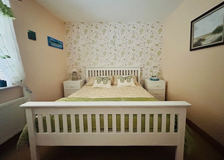 Green Ivy Room At The Tree House - Gorey