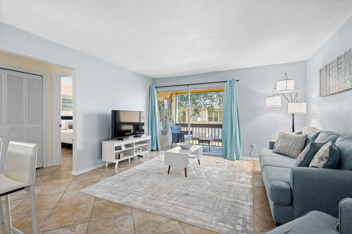 Comfortable 2br Condo W/ Heated Pool | Near Siesta - Sarasota, FL