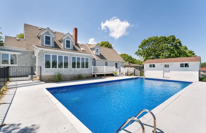 Waterfront Serenity With Pool - Hampton Bays, NY