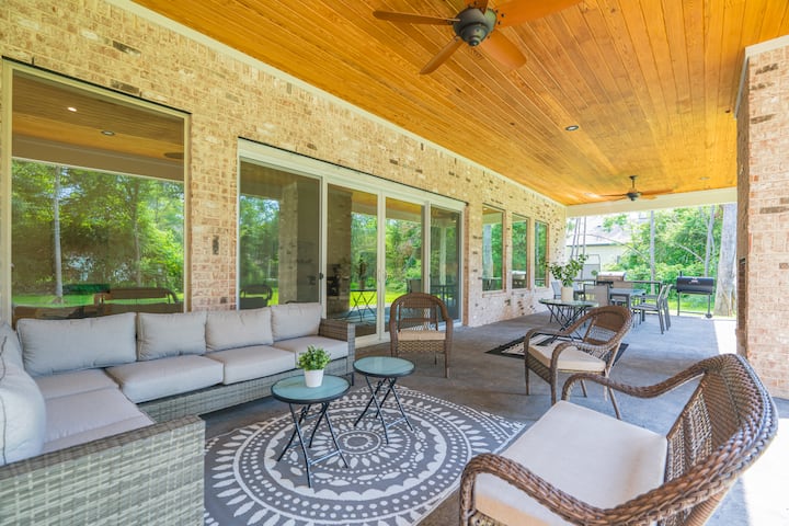 New 4bdr In Gated Comm + Huge Summer Kitchen Area - Tomball, TX