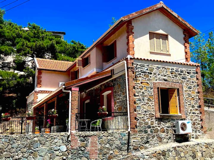 Villa Aura - Лофу