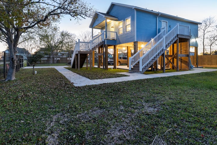 Charming Coastal Retreat - Texas City