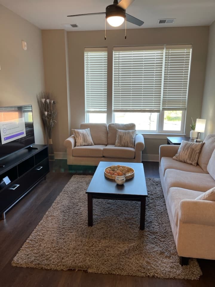 2 Bedroom Stylish Downtown Apt - Portsmouth, VA