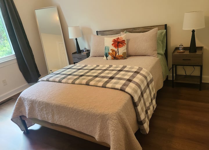 Self Check-in * Great Location! - Raleigh, NC