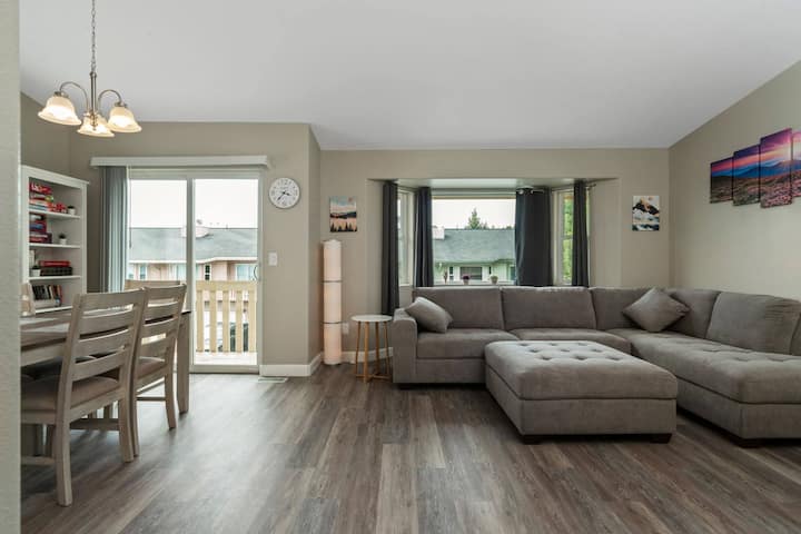 Supercomfy Townhome Near Airport - Anchorage, AK