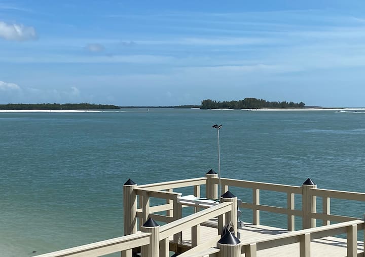 Gulf Escape Right On The Water! - Marco Island, FL