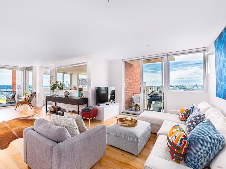 Contemporary And Spacious With 360 Views - Bondi Beach