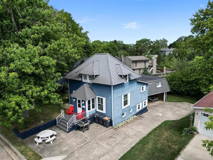 The South Haven Riverview Retreat - South Haven, MI