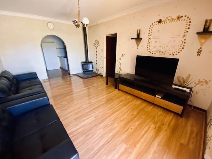 Wifi Three Bedroom Contractor House - Merredin