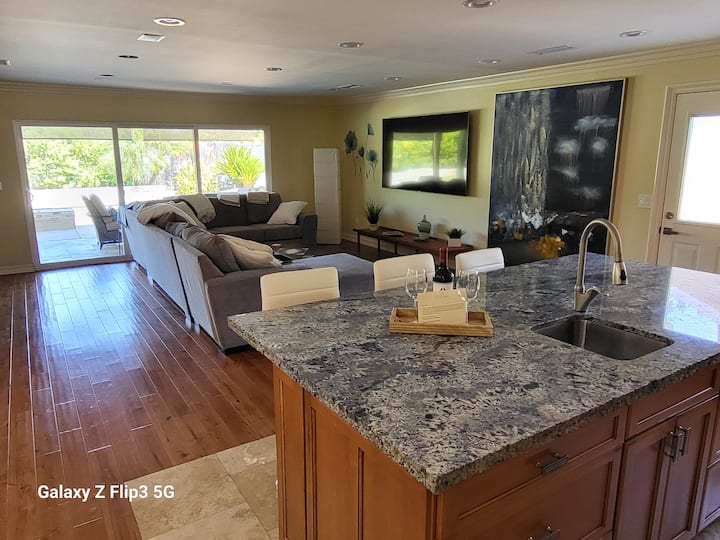 Cozy Oasis W Private Saltwater Pool & Hot Tub - West Hills - Los Angeles