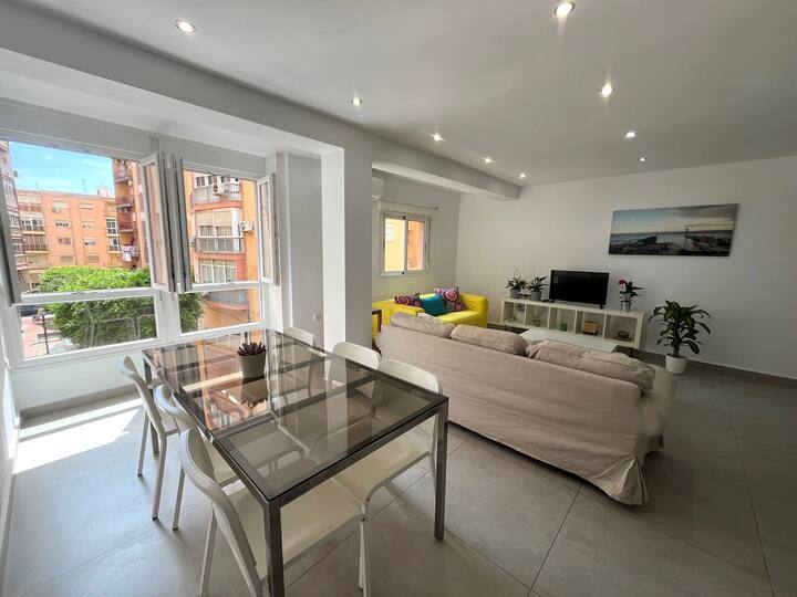 Apartamento Amplio Y Luminoso. - Almería