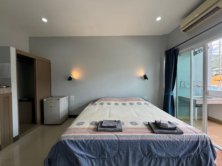 プーケット中心地・パトン近く・ワンルーム貸切・キングサイズ・最大2名宿・freewifi パトン2 - Patong Beach