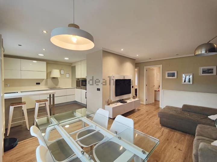 Luxury: Center, Parking, Wifi. Arcade Machine. - Oviedo