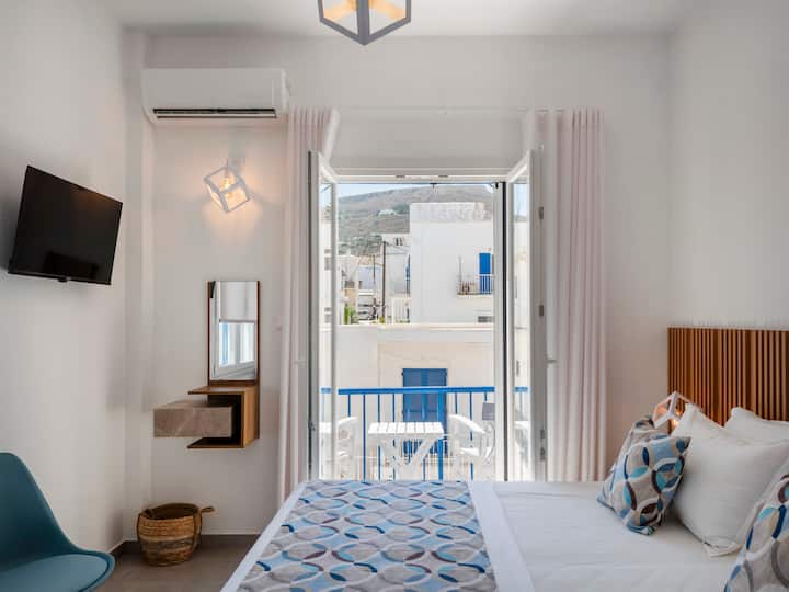 Memoir Di Paros Two - Paros