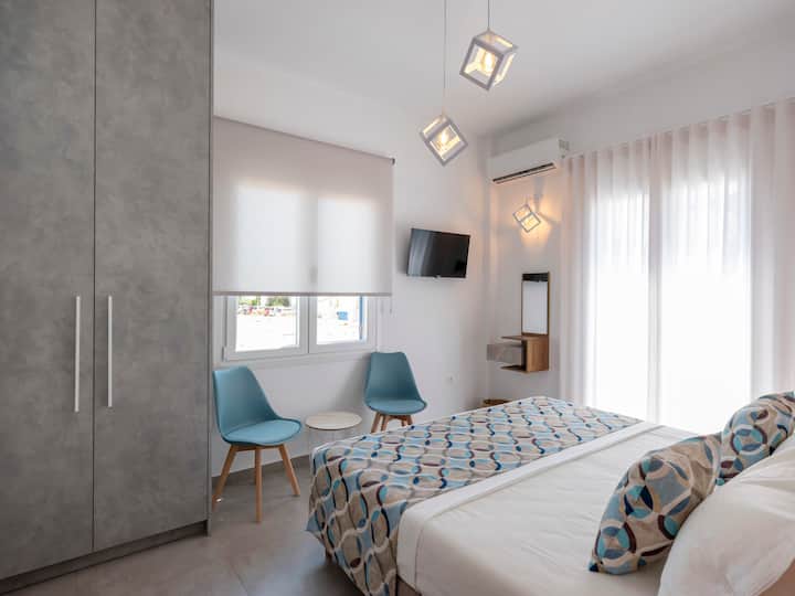 Memoir Di Paros Two - Paros