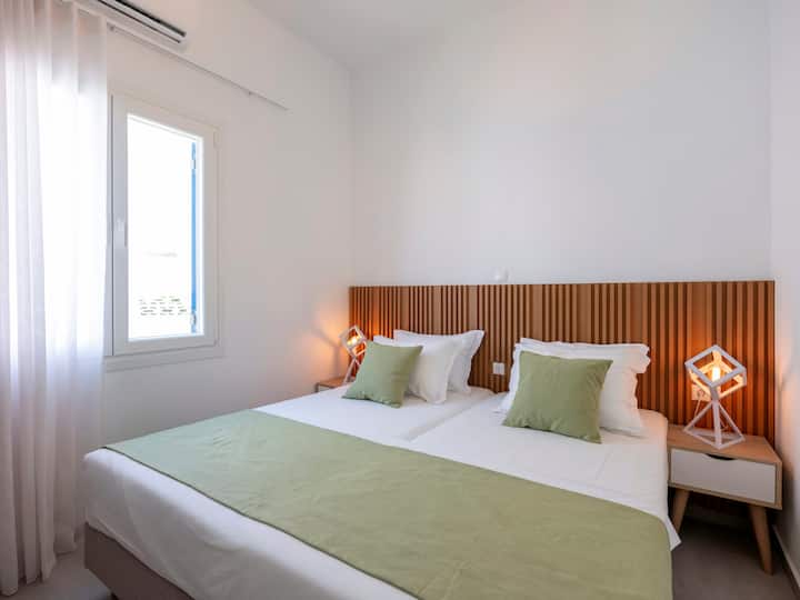 Memoir Di Paros Three - Paros