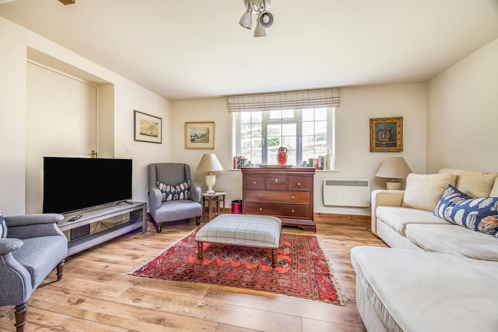 Charming Annexe Lodge With Parking | Pass The Keys - Midhurst