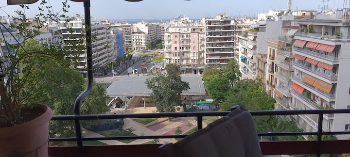Downtown Top Floor Apartment. - Salonicco