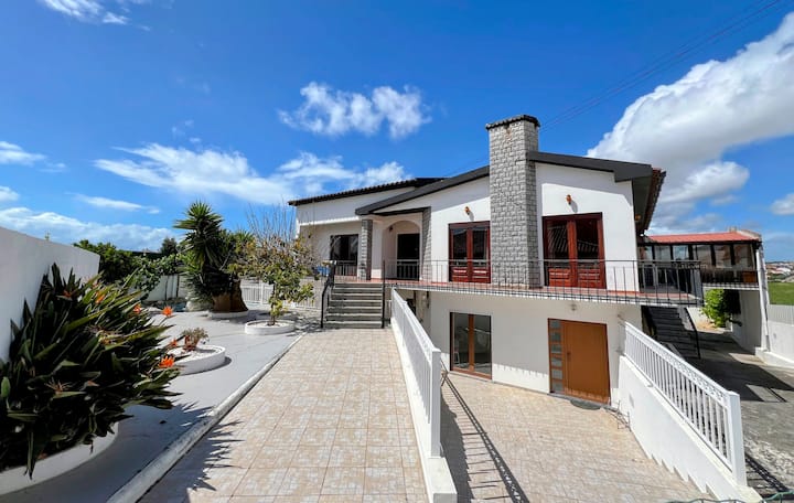 Coastal Getaway: 2br Near Beaches & Local Charm - Lourinhã