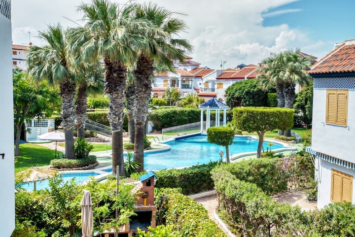 Er-187 Chalé Con Piscina Y Patio - Torrevieja