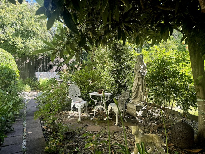 Garden Retreat - Walnut Creek, CA