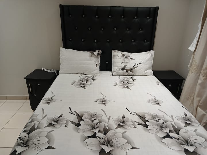 D'lite Guesthouse F2- A Step From Carnival Casino - Brakpan