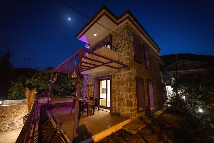 Butik Mor Salkım Evi -ÜSt Kat - Mesudiye