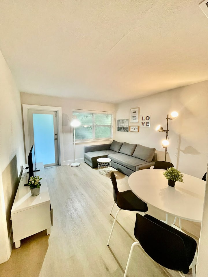 Stunning 2 Bed Near Um Campus/hospital In C.gables - South Miami, FL