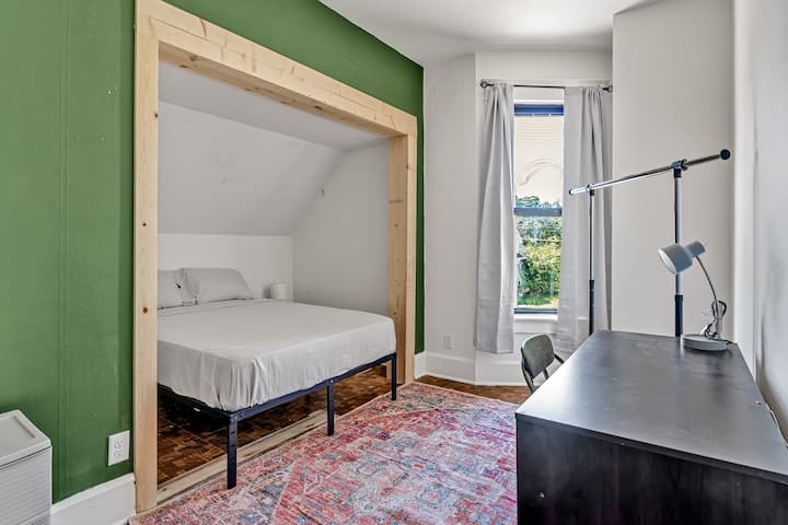 Cozy Co- Living: Room D - Evansville, IN