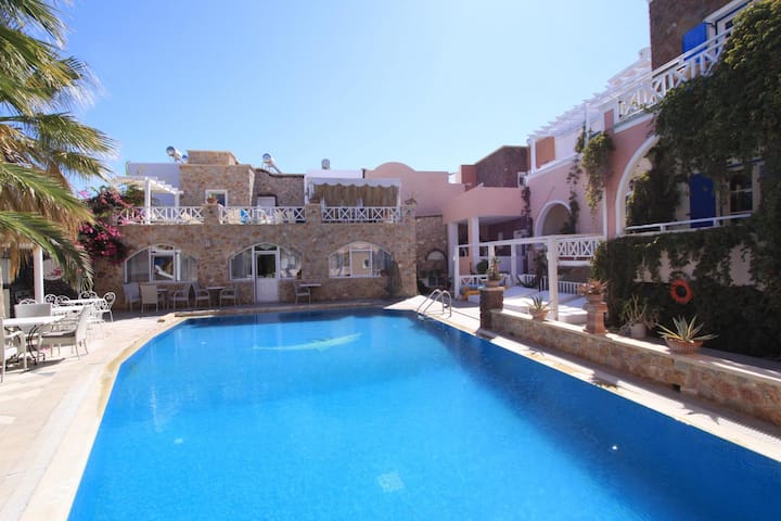Atalos Suites 4 Bedrooms 7 Guests With Breakfast - Santorini