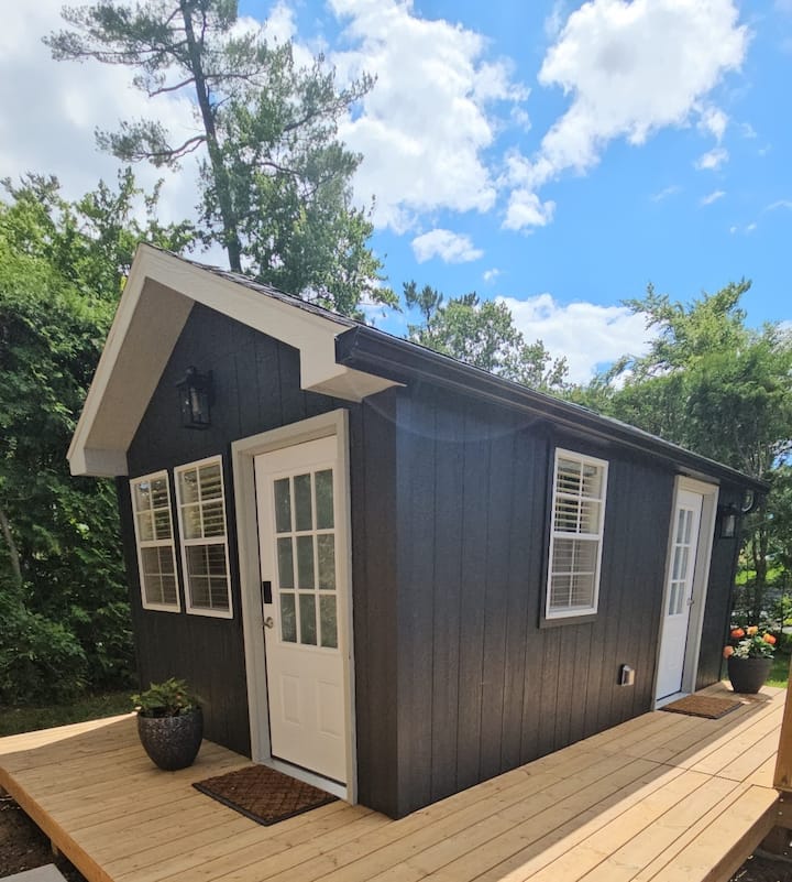 Backyard Oasis For 1 To 2 Guests - Ottawa