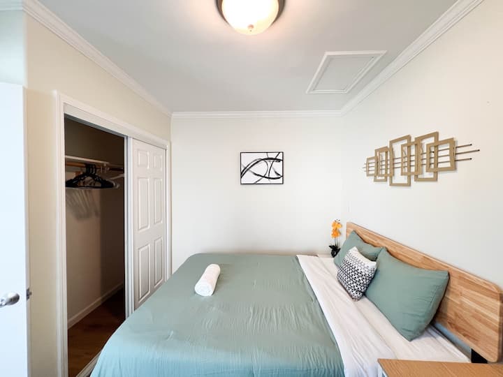 Solara #K2-great Value | Queen Bed | Very Walkable - Oakland, CA