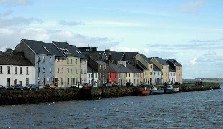 Courtyard Off Long Walk - Galway