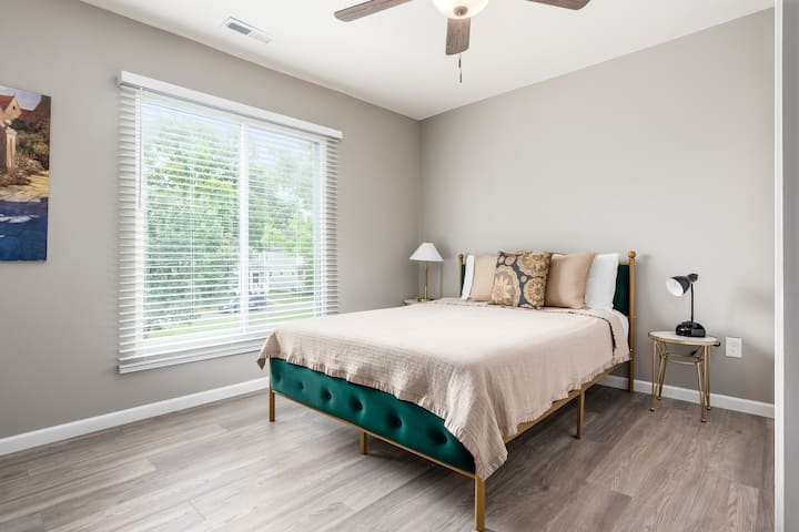 Minutes To Everywhere In Cbus! - Columbus, OH