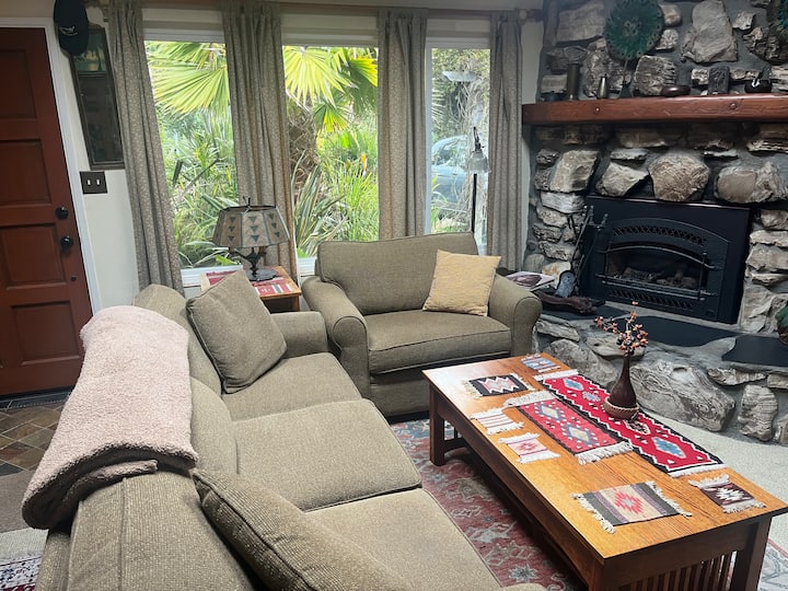 Cozy Cambria Craftsman Cottage - Cambria, CA