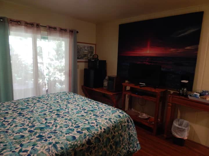 Tranquil Forest Room & Hot Tub - Volcano, HI