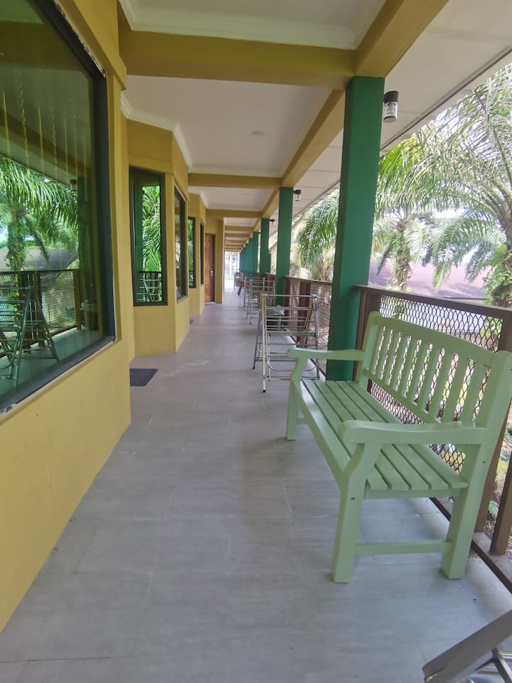 海明威度假屋双人房新建，一楼，特大双人床(King)，独立卫间,阳台,独栋楼,近市区无清洁费 - Semporna