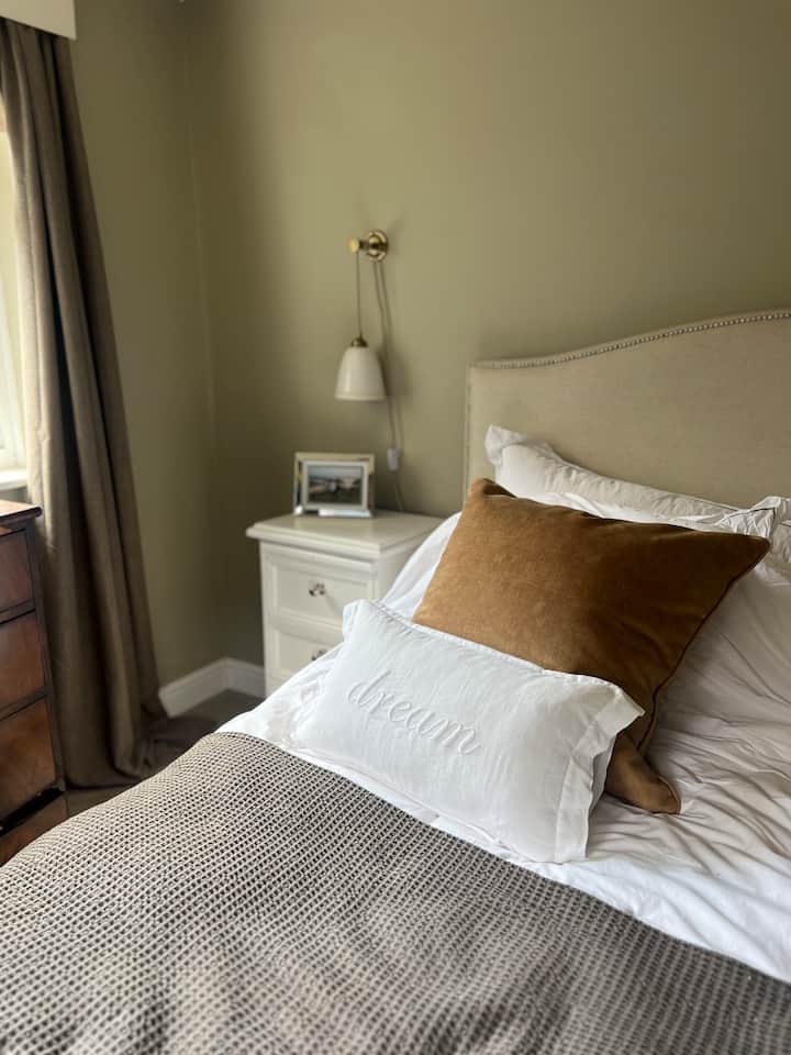 Country Cottage Charm - Royal Tunbridge Wells