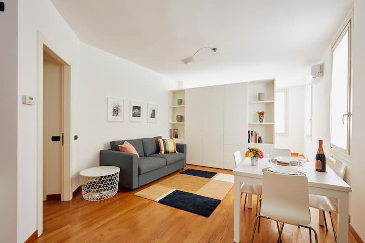 Magolfina Studio: Ampio Monolocale Zona Navigli - Milan