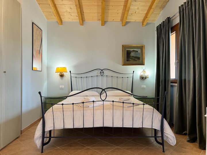 Camera Superior Con Jacuzzi - Suvereto