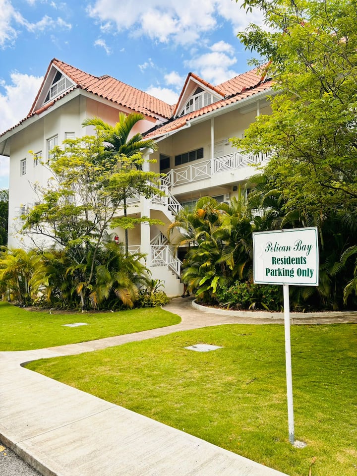 Cozy Waterfront Villa • Gated • Gym • Pool - Montego Bay