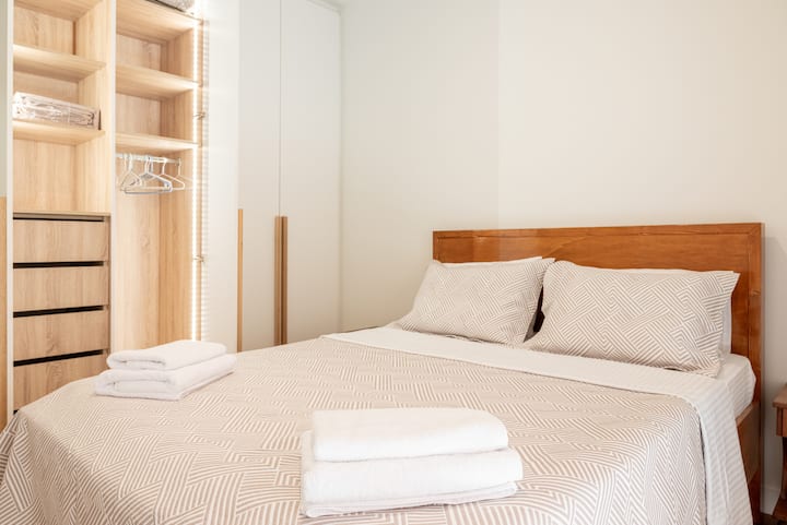 Bisou D' Athènes 1 - Athènes