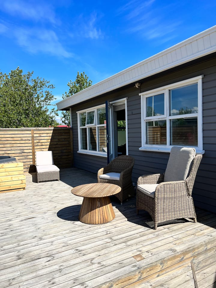 House With A Hot Tub - Islande