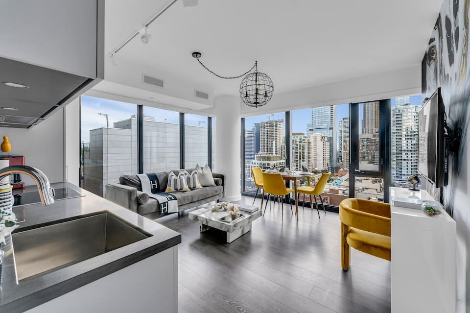 Downtown Toronto Apartment Vacation Rentals - Old Toronto, Toronto ...
