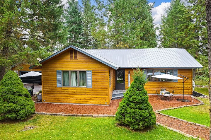 Huck’s Hideaway- Cabin In Coram - Glacier National Park