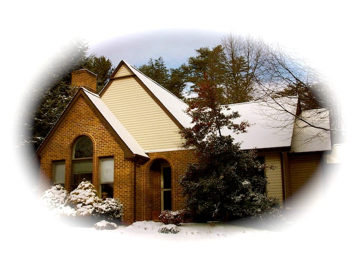 Comfort At Home: Whimsical Garden-unavailable - 로아노크