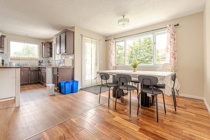 #3/quiet Big Room With Private Bathroom/air Cooler - Calgary