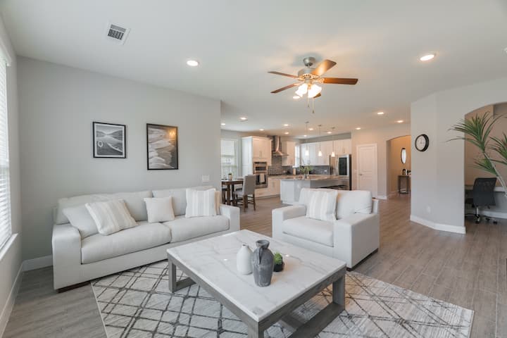 Newly Furnished 4bdr/3bath Home! - The Woodlands, TX