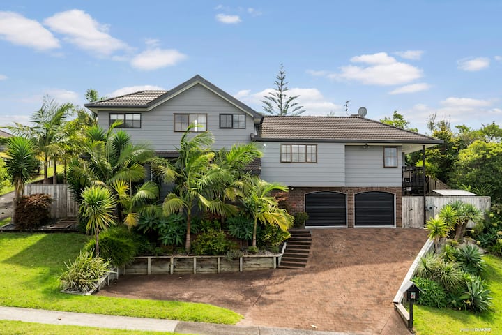 Villa With Pool In Browns Bay - Auckland